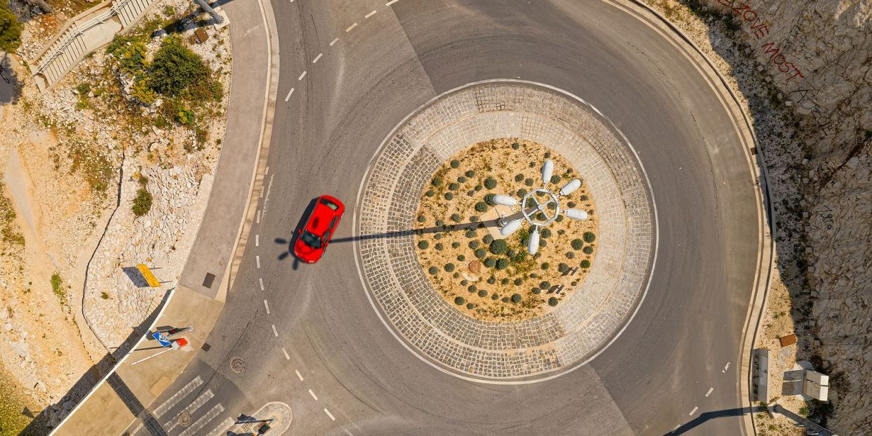 ¡Cuidado! Si haces esto en una rotonda te multarán