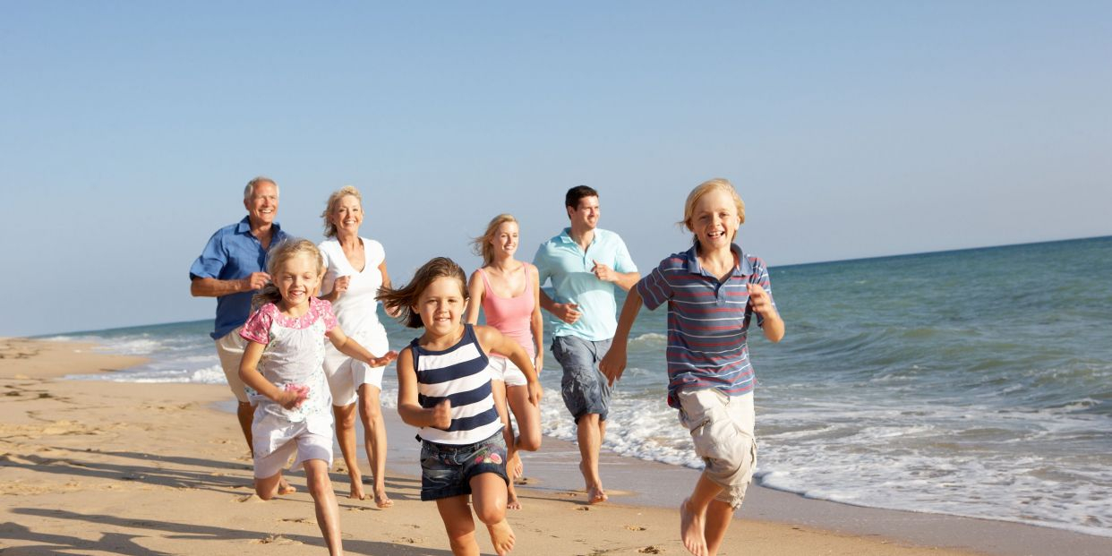 Consejos para ir a la playa con personas mayores