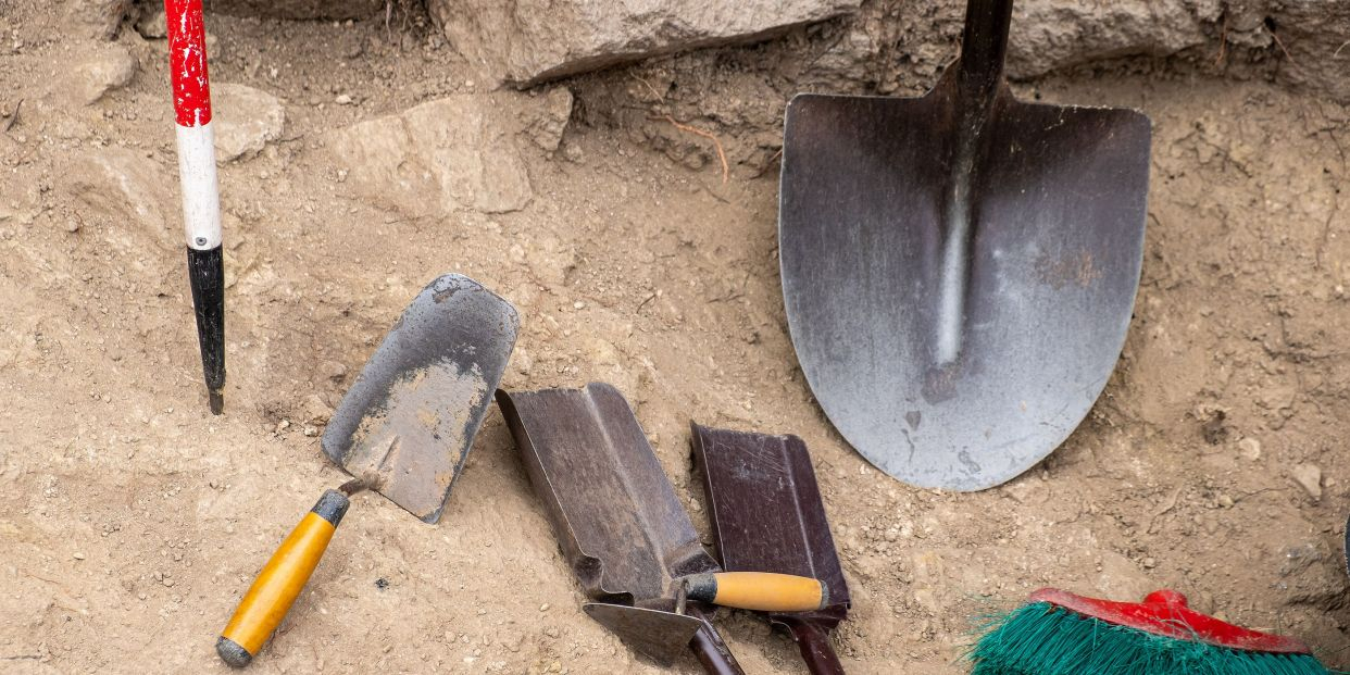 La curiosa esfinge sonriente descubierta en Egipto