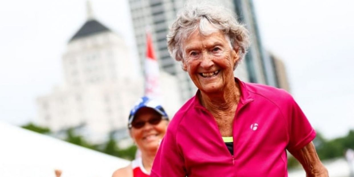 Iron Nun, la monja de hierro sigue corriendo a los 92 años