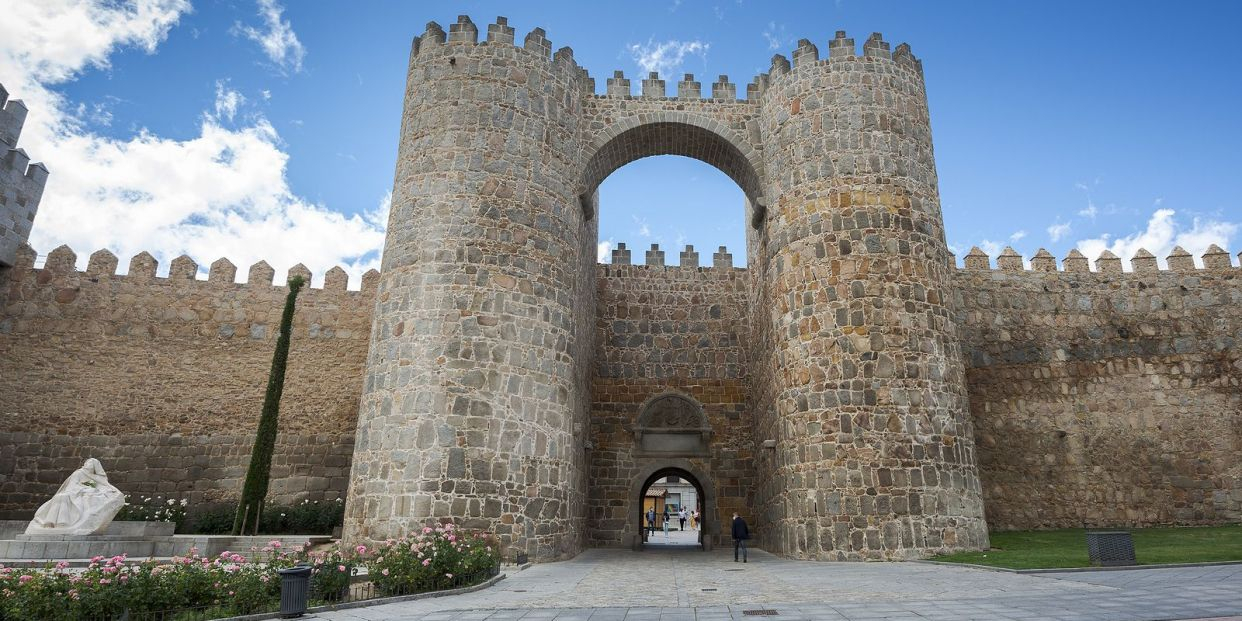 Miguel Sobrino libro 'Castillos y murallas'