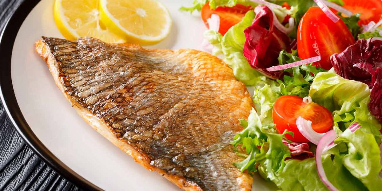 Receta de dorada a la plancha con ensalada ligera