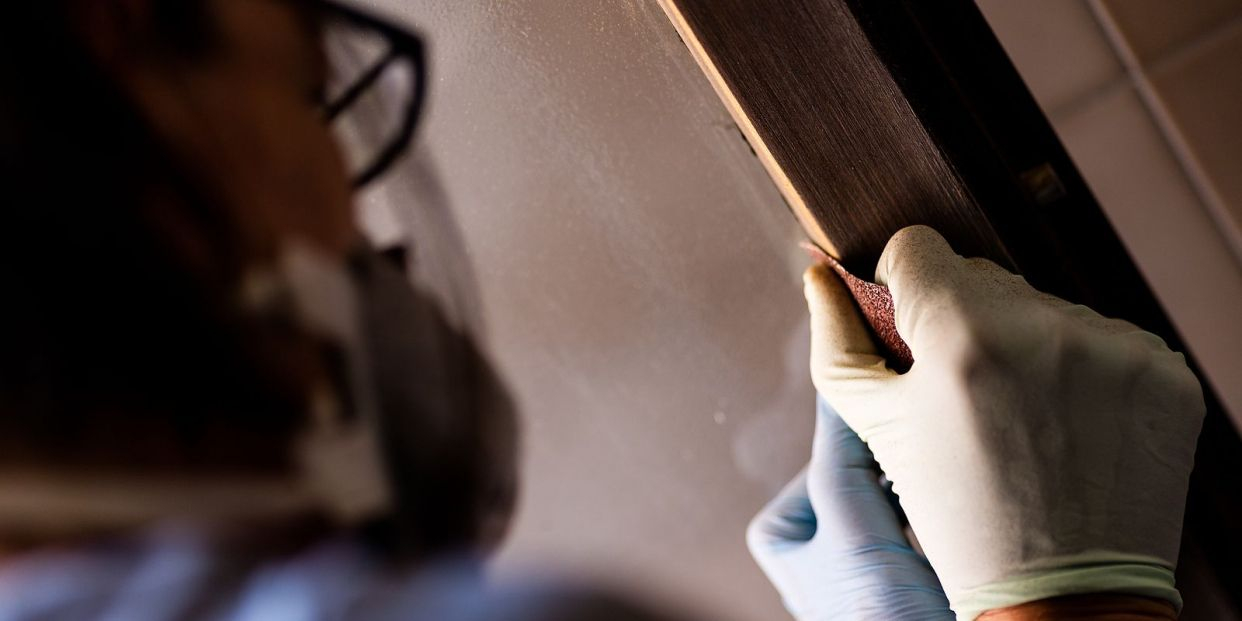 El truco para que las puertas dejen de rozar con el suelo