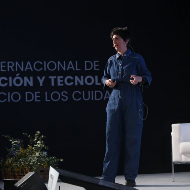 Lorena Paz demanda tecnología accesible para los mayores