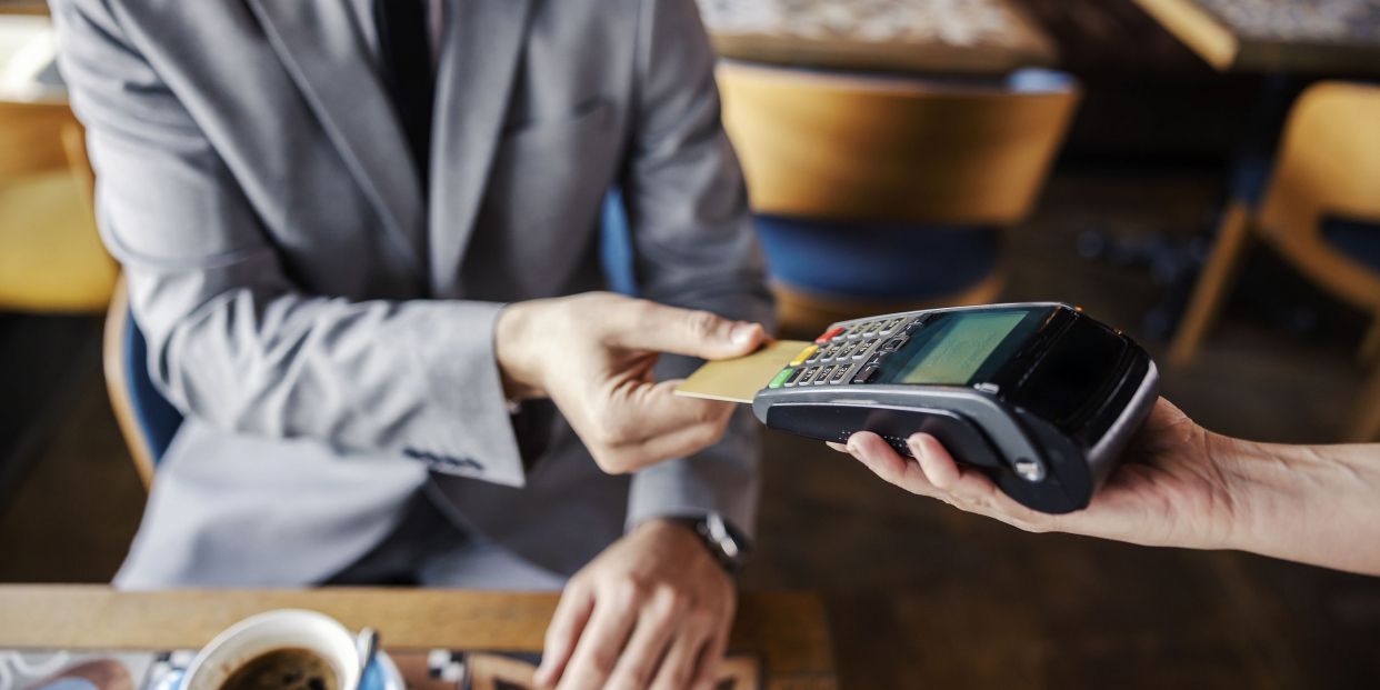 Así puedes reclamar un cobro duplicado en tu tarjeta