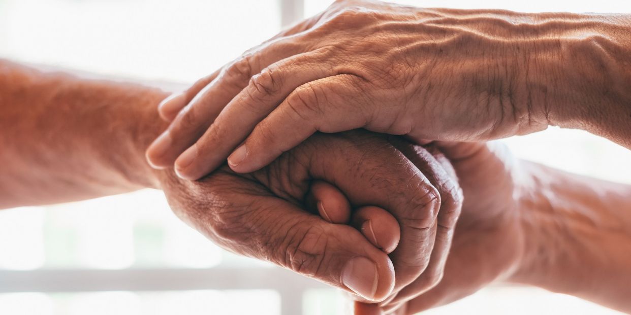 Suicidios en mayores: prevención y acabar con el edadismo