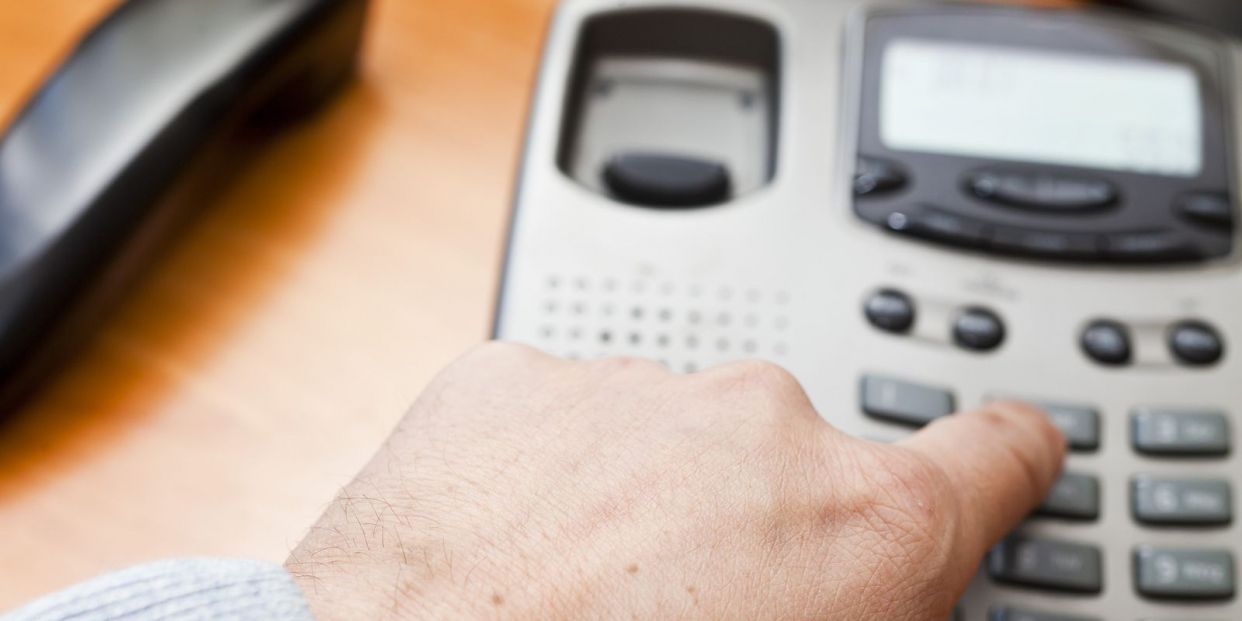 ¿Conoces estos teléfonos fijos con teclas grandes?