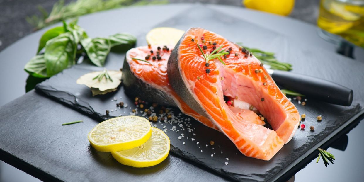 ¿Por qué deberías incluir el salmón en tu menú semanal?