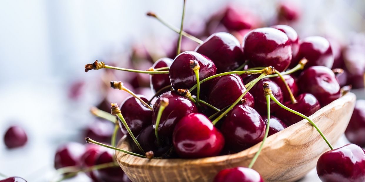 Truco para deshuesar cerezas rápido y sin mancharte