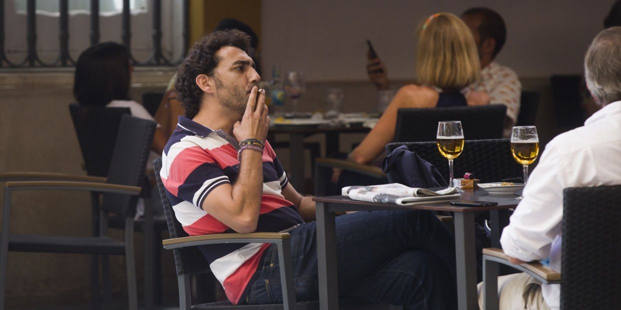 Prohibido fumar tabaco en zonas públicas en Milán en 2025