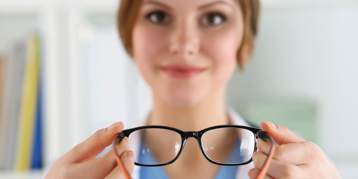 ¿A quién acudir al óptico o al oftalmólogo?