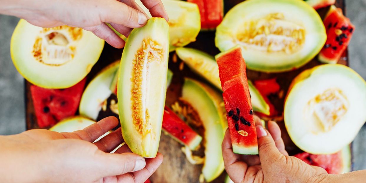 Riesgos de comprar melón o sandía partida a la mitad