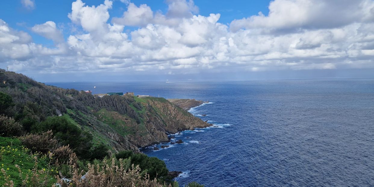La ruta del monte Hacho: ejercicio, naturaleza e historia