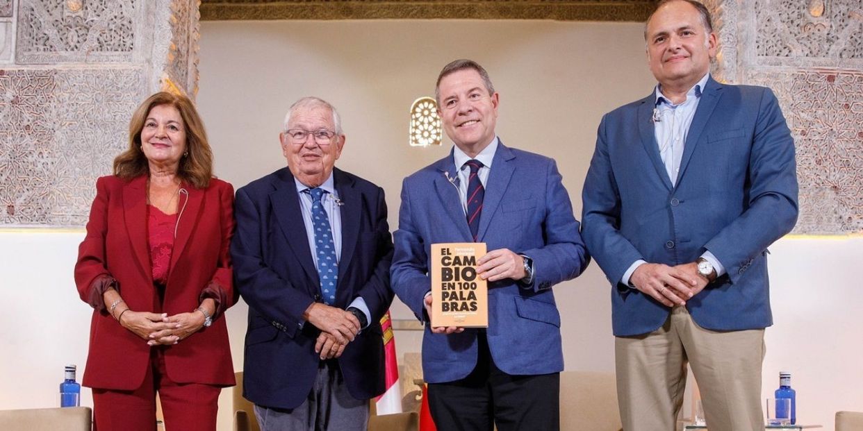 Fernando Jáuregui presenta 'El cambio en 100 palabras'