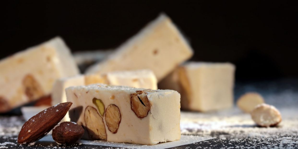 El turrón sin azúcar tiene igual o más grasa que el normal