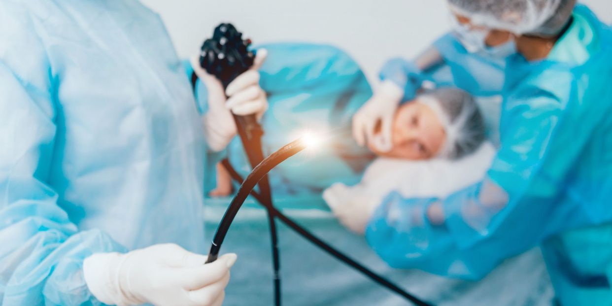 ¿En qué consiste una gastroscopia y cómo se realiza?