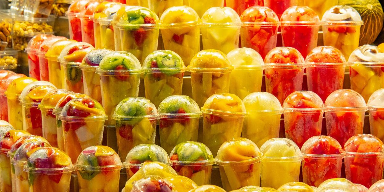 ¿Es bueno comprar la fruta cortada?