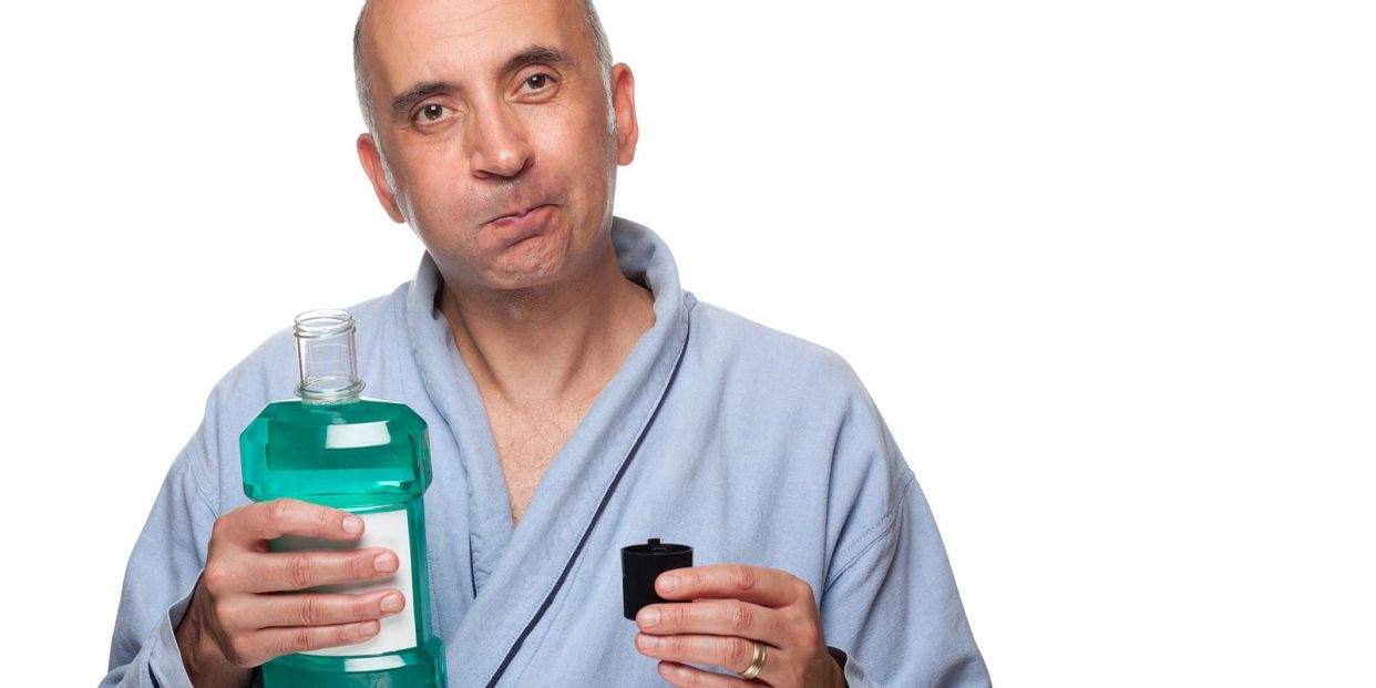 Lo que debes saber sobre colutorios y enjuagues bucales