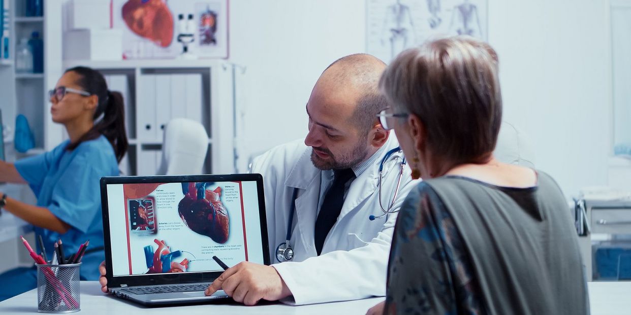 Estos son los síntomas de problemas cardíacos a los que h...