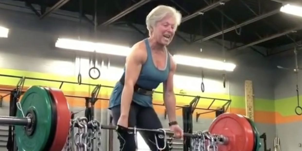 Mary Duffy, la mujer que levanta 110 kilos a los 71 años