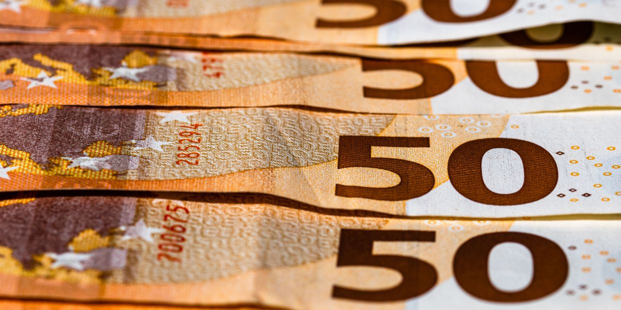 Encuentran 3.500 euros en un punto de reciclaje de Murcia