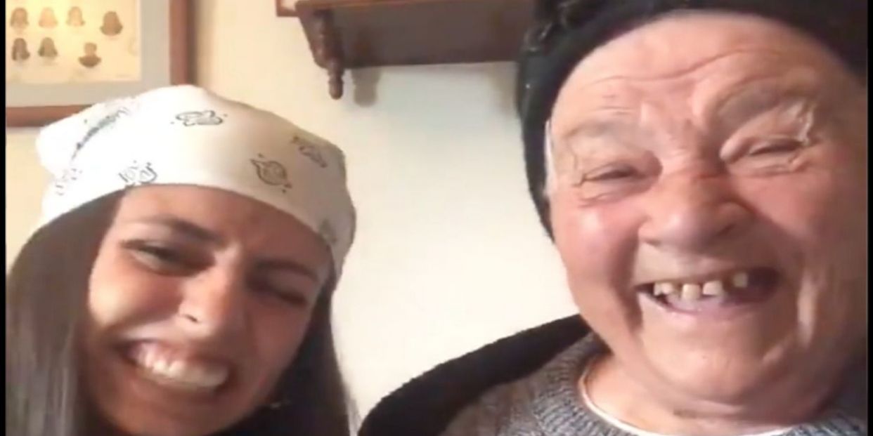 La Desternillante Broma De Una Nieta A Su Abuela