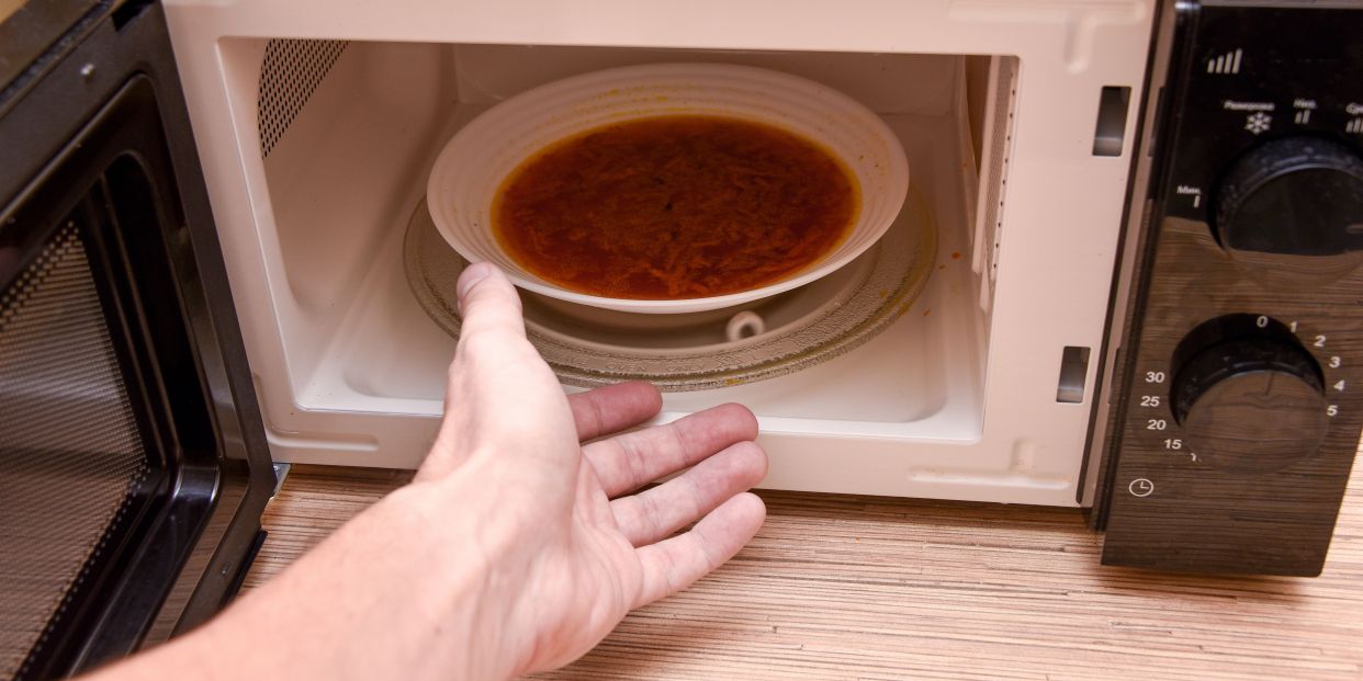 Cómo calentar de forma correcta la comida en el microondas