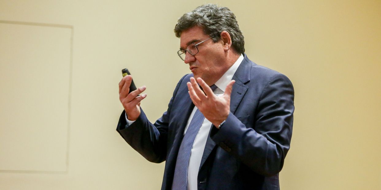 Escrivá pide un cambio cultural para trabajar hasta los 75