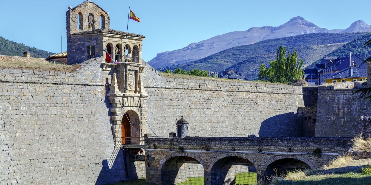 Visita a Jaca, mucho más que un destino para esquiar