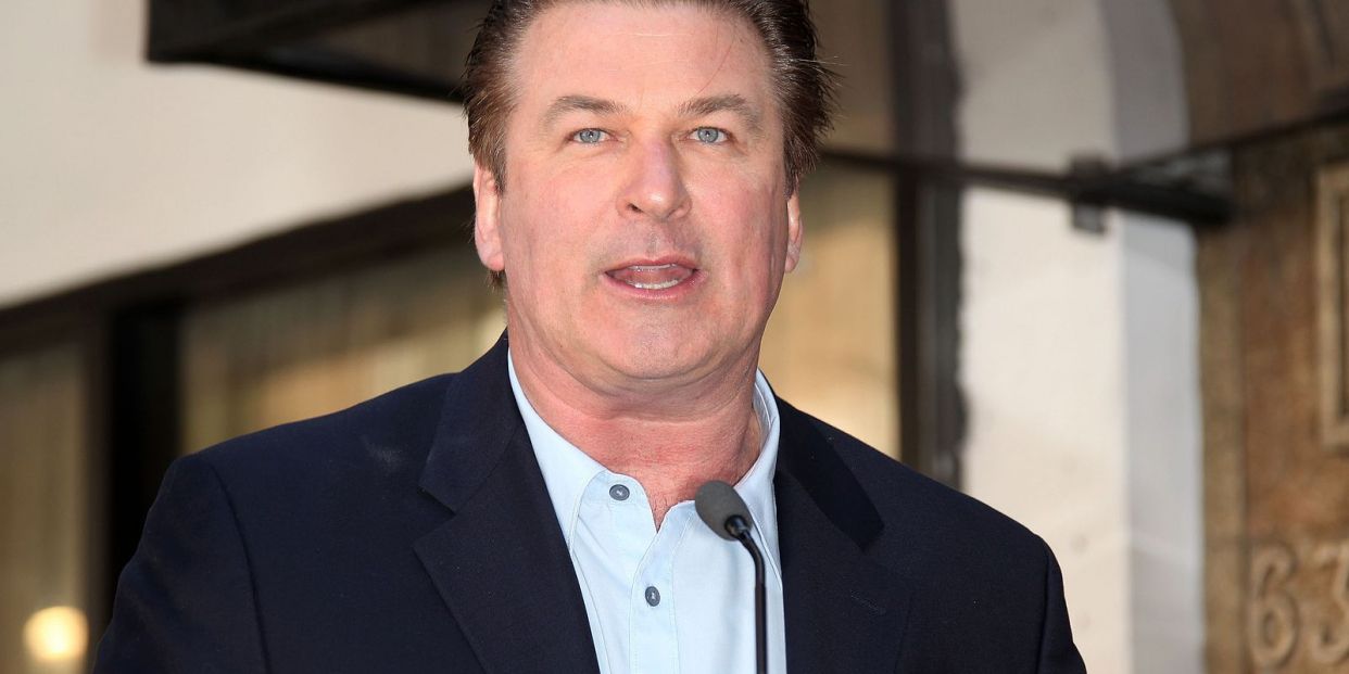 Alec Baldwin mata accidentalmente a una mujer