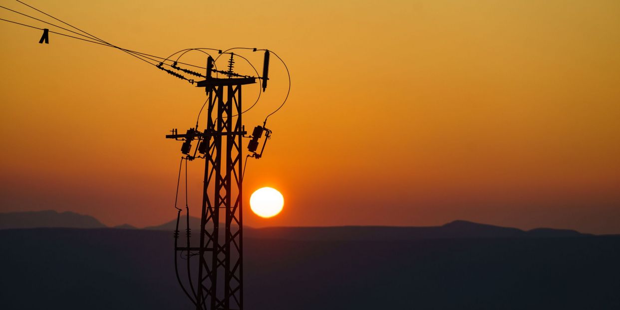 La luz baja de los 200 euros por primera vez en 16 días